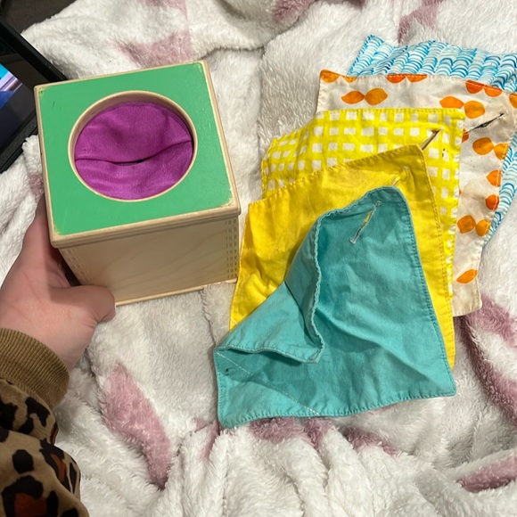 LOVEVERY | Toys | B35 Lovevery Magic Tissue Box With 5 Magic Tissues ...